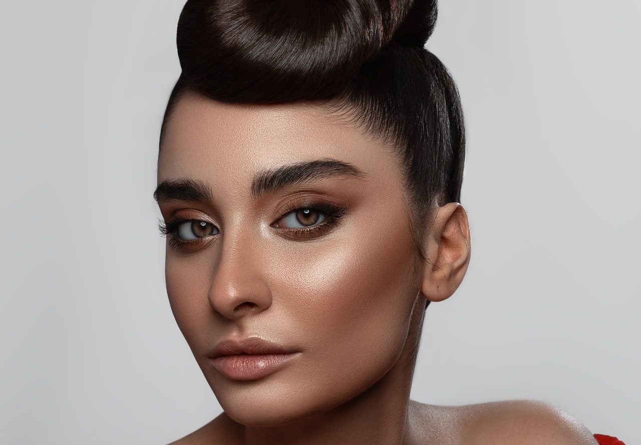 5 Common Types of Eyelids (How to Recognize + Makeup Tips)