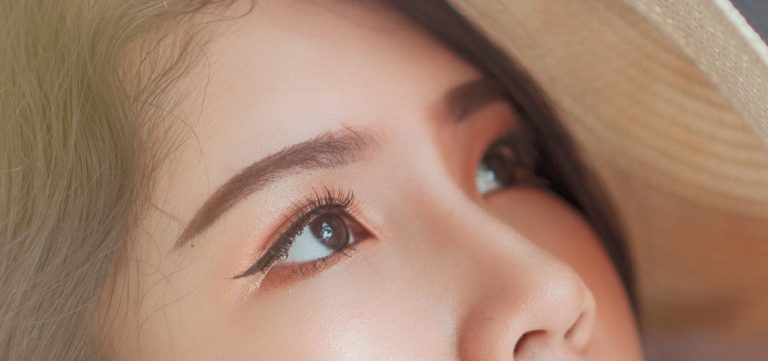 5 Common Types of Eyelids (How to Recognize + Makeup Tips)